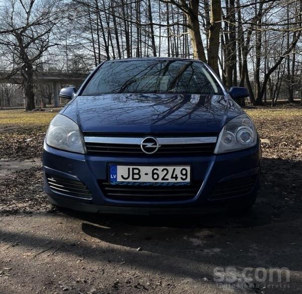 Blue Opel Astra 2005 in Riga, with an engine capacity of 1.70 L and mileage of 284 thousand km for 2500 €, photo 3 on AUTOMOTO.COM.LV