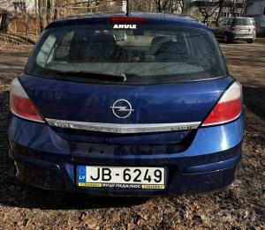 Blue Opel Astra 2005 in Riga, with an engine capacity of 1.70 L and mileage of 284 thousand km for 2500 €, photo 5 on AUTOMOTO.COM.LV