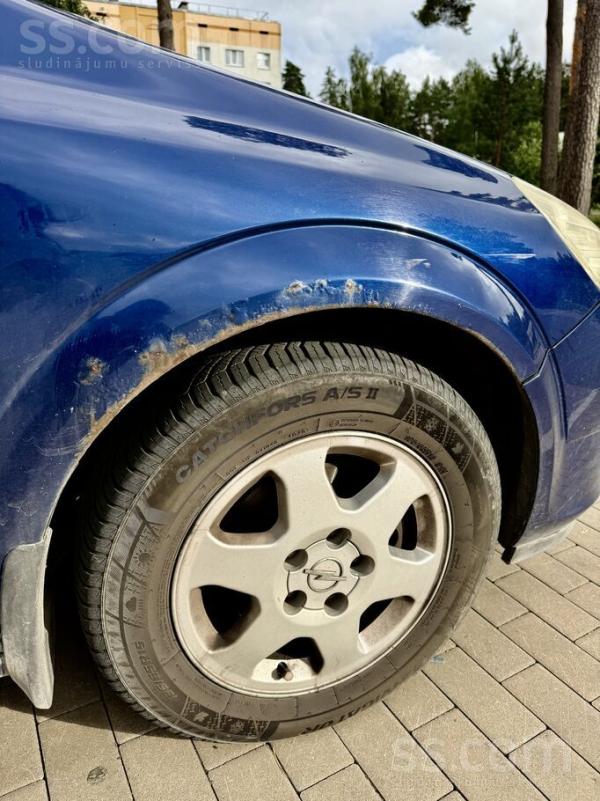 Blue Opel Astra 2005 in Riga, with an engine capacity of 1.80 L and mileage of 217 thousand km for 1800 €, photo 3 on AUTOMOTO.COM.LV