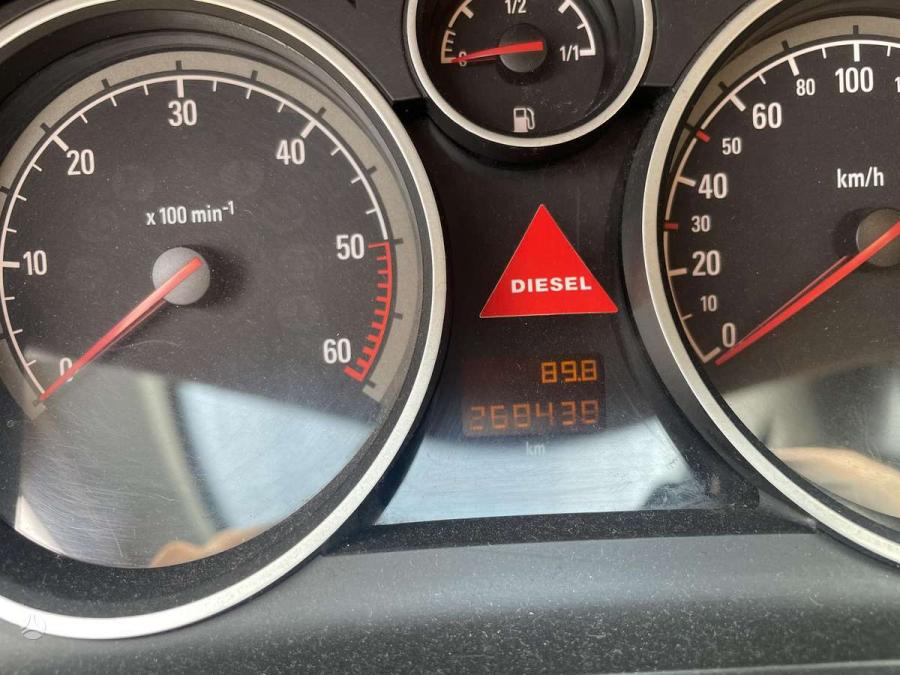 Zils Opel Astra 2005 Telšiai, ar dzinēja tilpumu 1.69 L un nobraukumu 268 tūkst. km par 1000 €, foto 7 vietnē AUTOMOTO.COM.LV