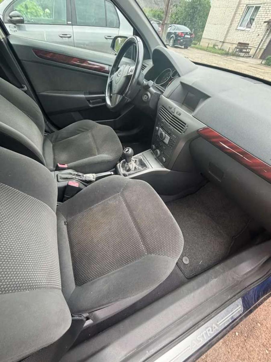 Zils Opel Astra 2005 Telšiai, ar dzinēja tilpumu 1.69 L un nobraukumu 268 tūkst. km par 1000 €, foto 9 vietnē AUTOMOTO.COM.LV