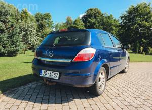 Blue Opel Astra 2005 in Ventspils, with an engine capacity of 1.70 L and mileage of 355 thousand km for 400 €, photo 3 on AUTOMOTO.COM.LV