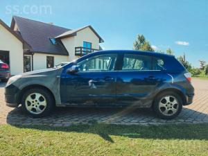 Blue Opel Astra 2005 in Ventspils, with an engine capacity of 1.70 L and mileage of 355 thousand km for 400 €, photo 4 on AUTOMOTO.COM.LV
