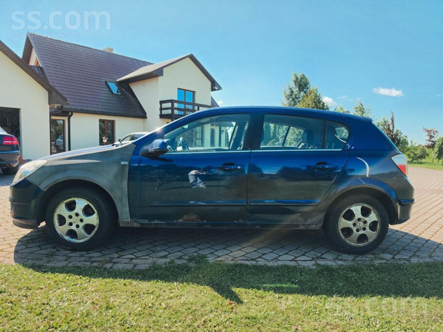 Blue Opel Astra 2005 in Ventspils, with an engine capacity of 1.70 L and mileage of 355 thousand km for 400 €, photo 4 on AUTOMOTO.COM.LV