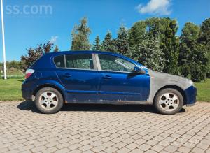 Blue Opel Astra 2005 in Ventspils, with an engine capacity of 1.70 L and mileage of 355 thousand km for 400 €, photo 5 on AUTOMOTO.COM.LV