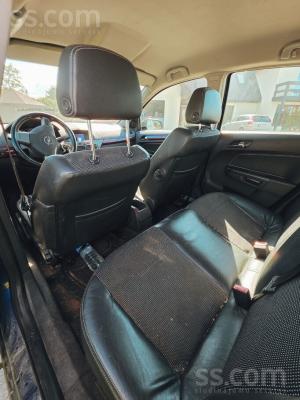 Blue Opel Astra 2005 in Ventspils, with an engine capacity of 1.70 L and mileage of 355 thousand km for 400 €, photo 10 on AUTOMOTO.COM.LV