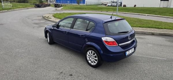 Blue Opel Astra 2005 in Klaipeda, with an engine capacity of 1.70 L and mileage of 310 thousand km for 1200 €, photo 6 on AUTOMOTO.COM.LV
