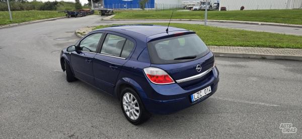 Blue Opel Astra 2005 in Klaipeda, with an engine capacity of 1.70 L and mileage of 310 thousand km for 1200 €, photo 8 on AUTOMOTO.COM.LV