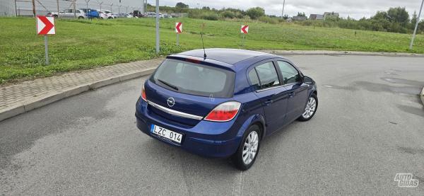 Blue Opel Astra 2005 in Klaipeda, with an engine capacity of 1.70 L and mileage of 310 thousand km for 1200 €, photo 9 on AUTOMOTO.COM.LV