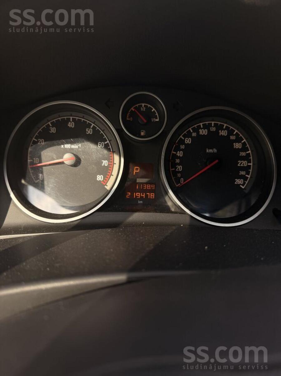 Zils Opel Astra 2005 Rīga, ar dzinēja tilpumu 1.80 L un nobraukumu 219 tūkst. km par 1000 €, foto 9 vietnē AUTOMOTO.COM.LV