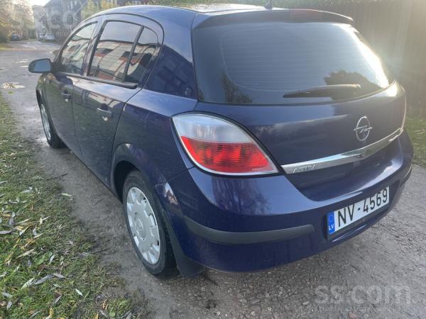 Blue Opel Astra 2006 in Jelgava, with an engine capacity of 1.60 L and mileage of 147 thousand km for 1380 €, photo 8 on AUTOMOTO.COM.LV