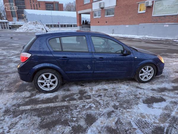 Zils Opel Astra 2006 Alīta, ar dzinēja tilpumu 1.90 L un nobraukumu 241 tūkst. km par 650 €, foto 4 vietnē AUTOMOTO.COM.LV