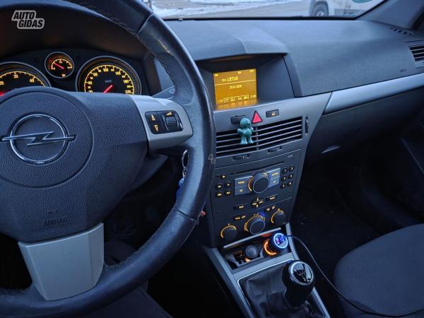 Zils Opel Astra 2006 Alīta, ar dzinēja tilpumu 1.90 L un nobraukumu 241 tūkst. km par 650 €, foto 9 vietnē AUTOMOTO.COM.LV