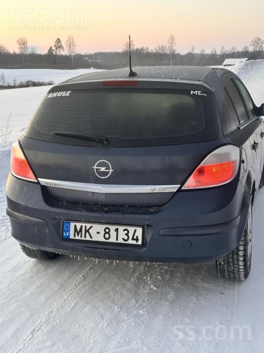 Blue Opel Astra 2006 in Riga, with an engine capacity of 1.90 L and mileage of 335 thousand km for 1300 €, photo 1 on AUTOMOTO.COM.LV