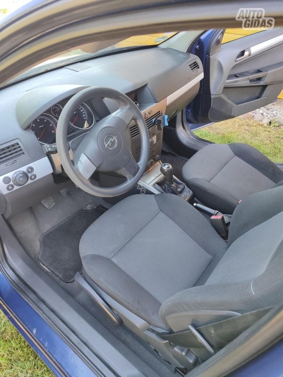 Zils Opel Astra 2006 Vilkaviškis, ar dzinēja tilpumu 1.90 L un nobraukumu 365 tūkst. km par 1500 €, foto 7 vietnē AUTOMOTO.COM.LV
