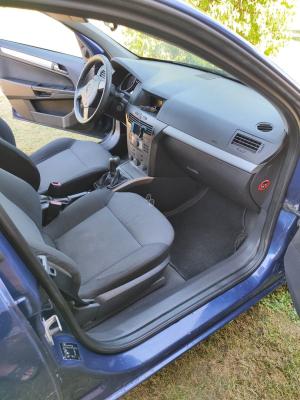 Zils Opel Astra 2006 Vilkaviškis, ar dzinēja tilpumu 1.90 L un nobraukumu 365 tūkst. km par 1500 €, foto 9 vietnē AUTOMOTO.COM.LV