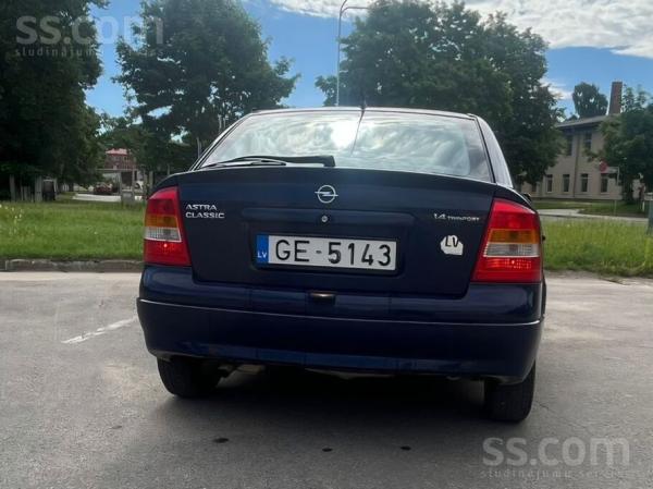 Blue Opel Astra 2006 in Cesis, with an engine capacity of 1.40 L and mileage of 300 thousand km for 870 €, photo 5 on AUTOMOTO.COM.LV