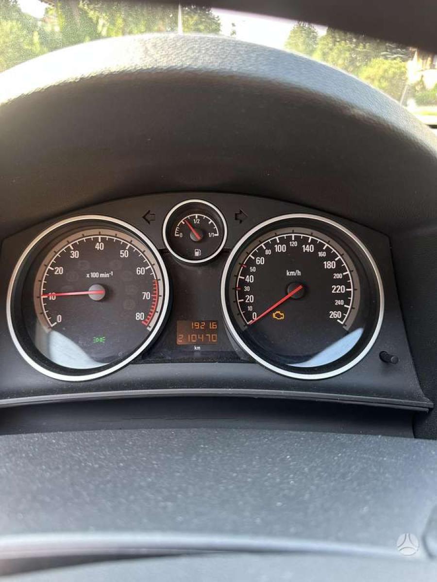 Zils Opel Astra 2006 Viļņa, ar dzinēja tilpumu 1.60 L un nobraukumu 210 tūkst. km par 1300 €, foto 8 vietnē AUTOMOTO.COM.LV