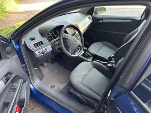 Zils Opel Astra 2006 Viļņa, ar dzinēja tilpumu 1.60 L un nobraukumu 210 tūkst. km par 1300 €, foto 12 vietnē AUTOMOTO.COM.LV