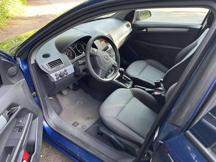 Zils Opel Astra 2006 Viļņa, ar dzinēja tilpumu 1.60 L un nobraukumu 210 tūkst. km par 1300 €, foto 12 vietnē AUTOMOTO.COM.LV