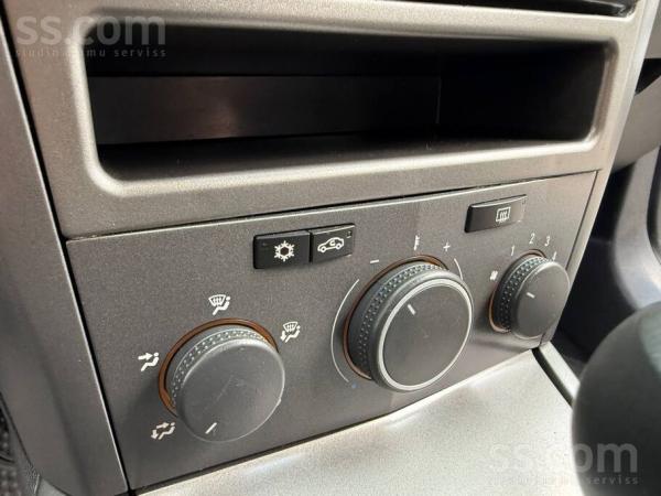 Zils Opel Astra 2006 Rīga, ar dzinēja tilpumu 1.80 L un nobraukumu 192 tūkst. km par 1500 €, foto 9 vietnē AUTOMOTO.COM.LV
