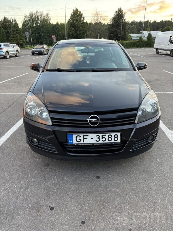 Blue Opel Astra 2006 in Riga, with an engine capacity of 1.60 L and mileage of 289 thousand km for 1600 €, photo 4 on AUTOMOTO.COM.LV