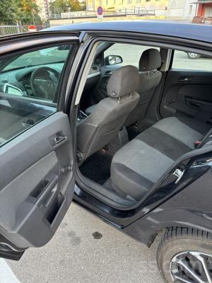Zils Opel Astra 2006 Rīga, ar dzinēja tilpumu 1.60 L un nobraukumu 289 tūkst. km par 1600 €, foto 7 vietnē AUTOMOTO.COM.LV
