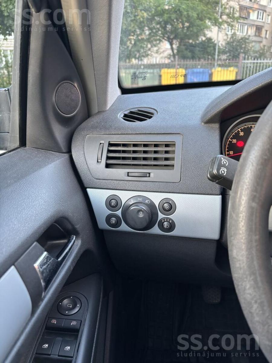 Zils Opel Astra 2006 Rīga, ar dzinēja tilpumu 1.60 L un nobraukumu 289 tūkst. km par 1600 €, foto 11 vietnē AUTOMOTO.COM.LV