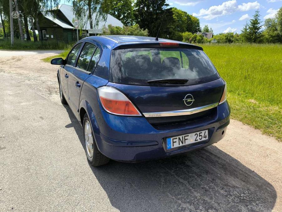 Blue Opel Astra 2006 in Vilnius, with an engine capacity of 1.80 L and mileage of 160 thousand km for 950 €, photo 3 on AUTOMOTO.COM.LV