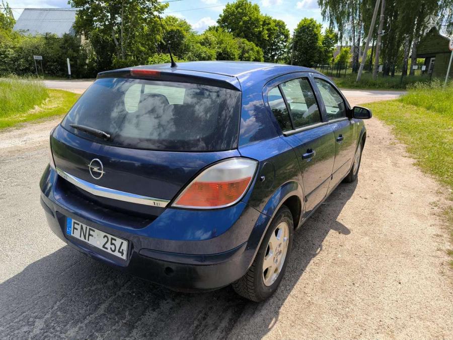 Blue Opel Astra 2006 in Vilnius, with an engine capacity of 1.80 L and mileage of 160 thousand km for 950 €, photo 4 on AUTOMOTO.COM.LV