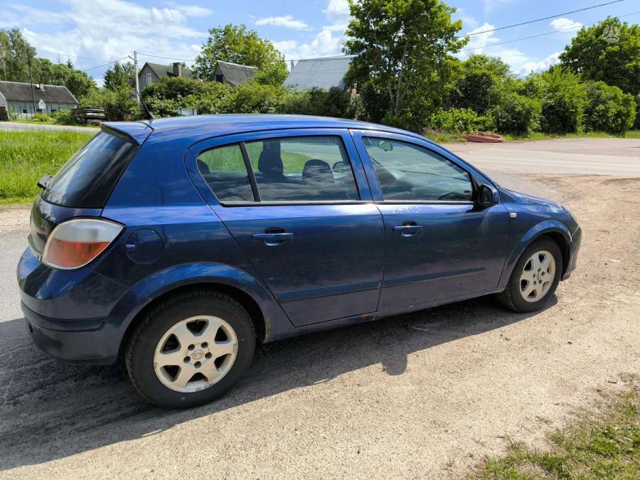 Blue Opel Astra 2006 in Vilnius, with an engine capacity of 1.80 L and mileage of 160 thousand km for 950 €, photo 5 on AUTOMOTO.COM.LV