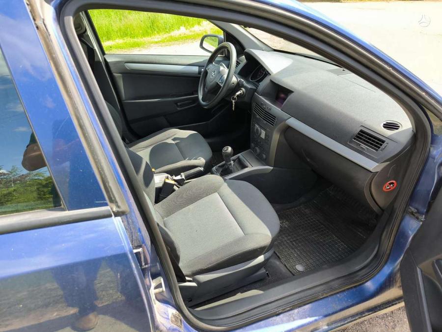 Blue Opel Astra 2006 in Vilnius, with an engine capacity of 1.80 L and mileage of 160 thousand km for 950 €, photo 7 on AUTOMOTO.COM.LV