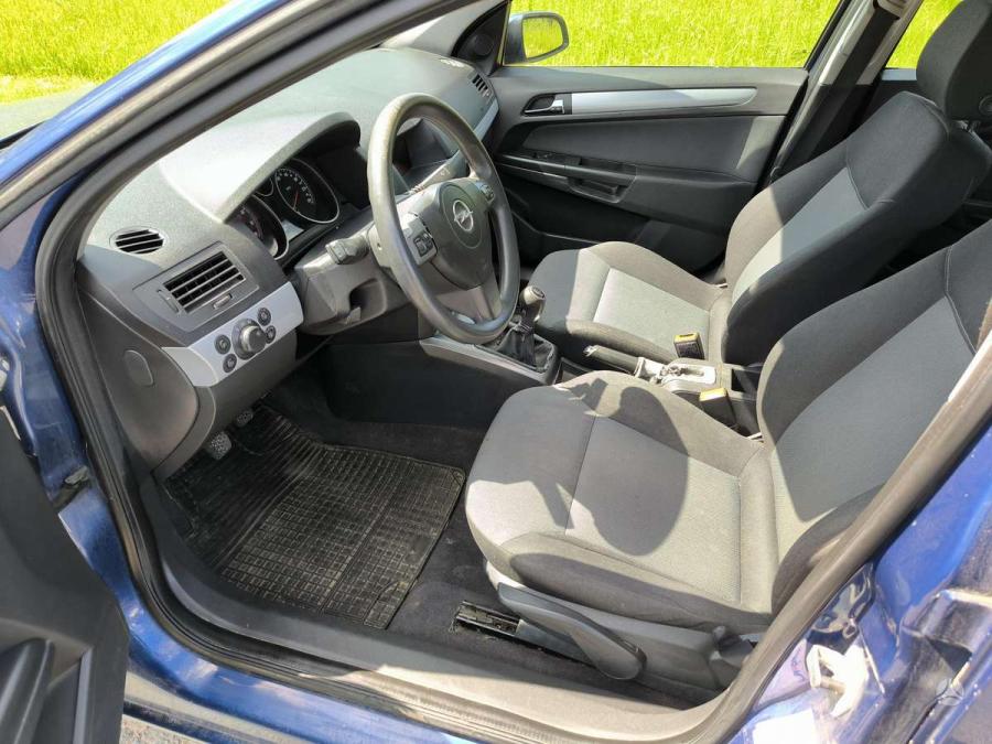 Blue Opel Astra 2006 in Vilnius, with an engine capacity of 1.80 L and mileage of 160 thousand km for 950 €, photo 9 on AUTOMOTO.COM.LV