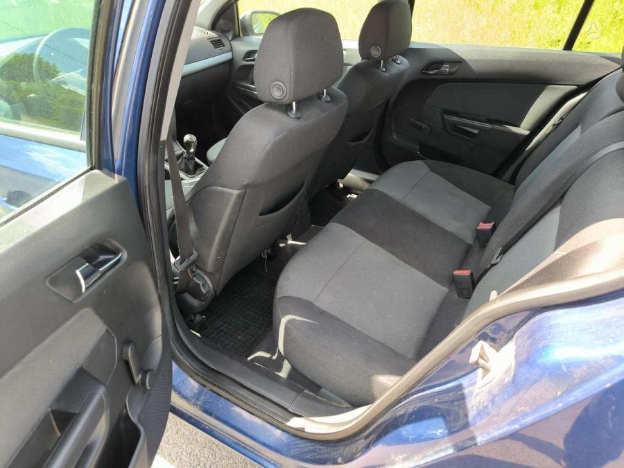 Blue Opel Astra 2006 in Vilnius, with an engine capacity of 1.80 L and mileage of 160 thousand km for 950 €, photo 10 on AUTOMOTO.COM.LV