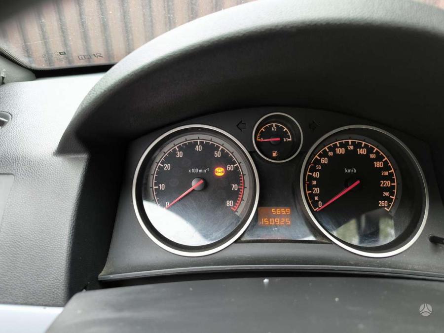 Blue Opel Astra 2006 in Vilnius, with an engine capacity of 1.80 L and mileage of 160 thousand km for 950 €, photo 11 on AUTOMOTO.COM.LV