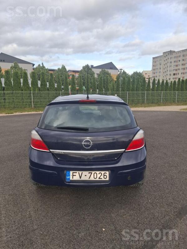 Blue Opel Astra 2006 in Jelgava, with an engine capacity of 1.40 L and mileage of 210 thousand km for 900 €, photo 5 on AUTOMOTO.COM.LV