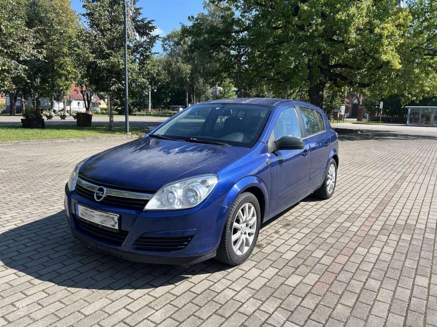 Blue Opel Astra 2006 in Siauliai, with an engine capacity of 1.91 L and mileage of 338 thousand km for 1500 €, photo 1 on AUTOMOTO.COM.LV