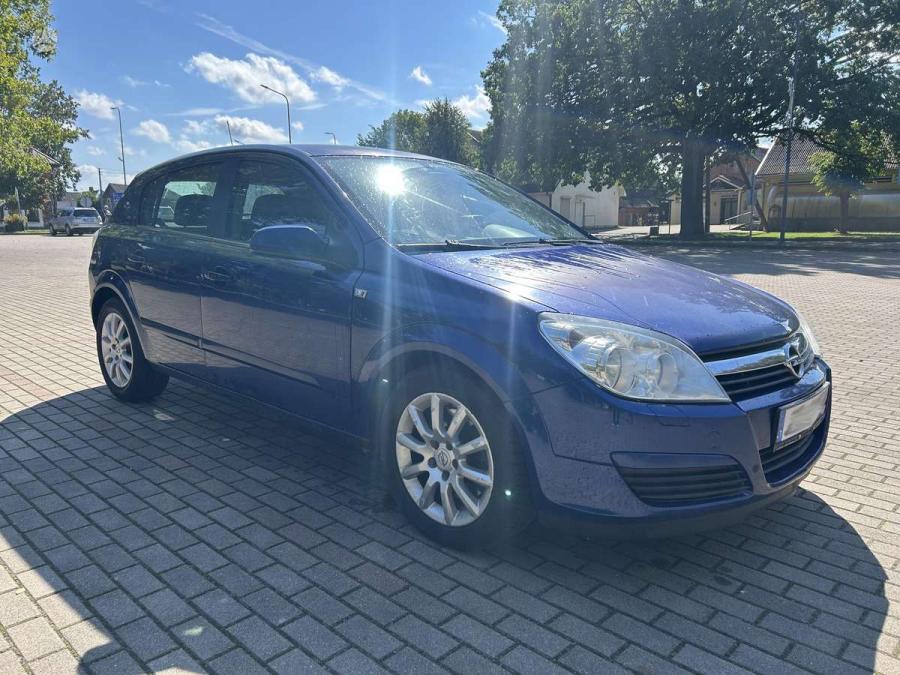 Blue Opel Astra 2006 in Siauliai, with an engine capacity of 1.91 L and mileage of 338 thousand km for 1500 €, photo 3 on AUTOMOTO.COM.LV
