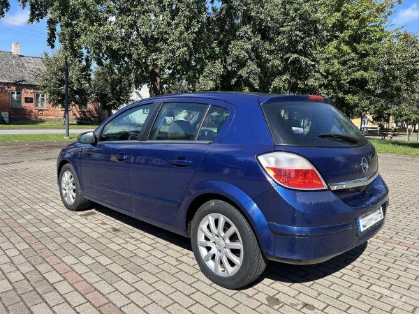 Blue Opel Astra 2006 in Siauliai, with an engine capacity of 1.91 L and mileage of 338 thousand km for 1500 €, photo 5 on AUTOMOTO.COM.LV