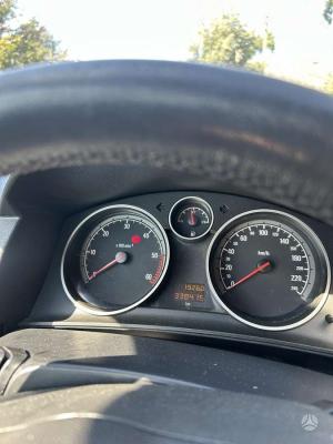 Blue Opel Astra 2006 in Siauliai, with an engine capacity of 1.91 L and mileage of 338 thousand km for 1500 €, photo 8 on AUTOMOTO.COM.LV