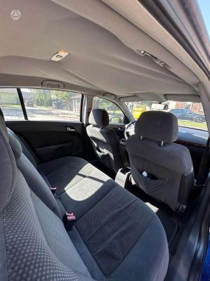 Blue Opel Astra 2006 in Siauliai, with an engine capacity of 1.91 L and mileage of 338 thousand km for 1500 €, photo 10 on AUTOMOTO.COM.LV