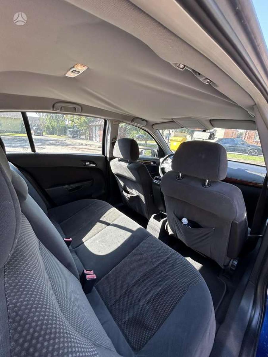 Blue Opel Astra 2006 in Siauliai, with an engine capacity of 1.91 L and mileage of 338 thousand km for 1500 €, photo 10 on AUTOMOTO.COM.LV