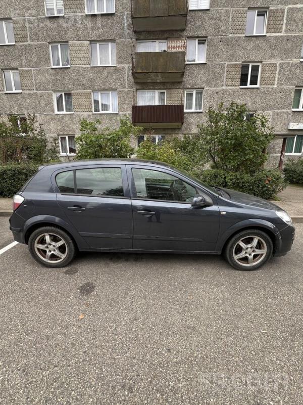 Blue Opel Astra 2006 in Daugavpils, with an engine capacity of 1.30 L and mileage of 226 thousand km for 1000 €, photo 5 on AUTOMOTO.COM.LV