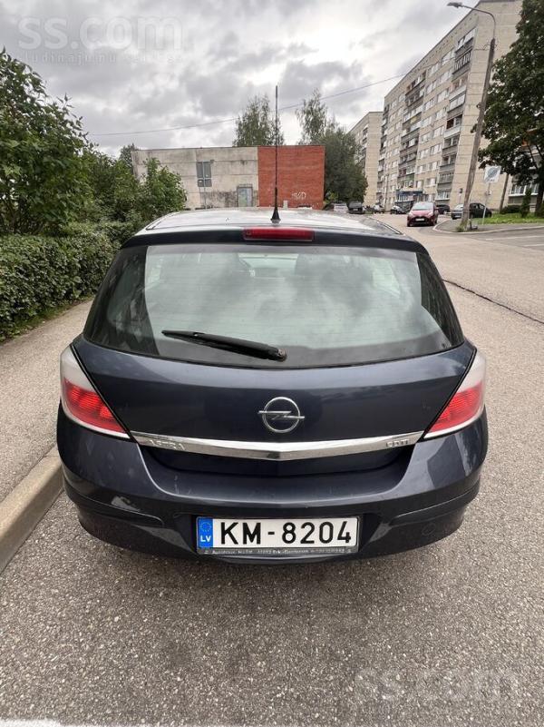 Blue Opel Astra 2006 in Daugavpils, with an engine capacity of 1.30 L and mileage of 226 thousand km for 1000 €, photo 7 on AUTOMOTO.COM.LV