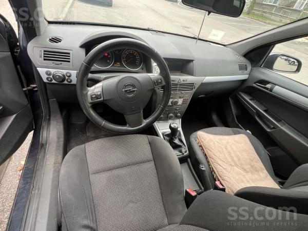 Blue Opel Astra 2006 in Daugavpils, with an engine capacity of 1.30 L and mileage of 226 thousand km for 1000 €, photo 8 on AUTOMOTO.COM.LV