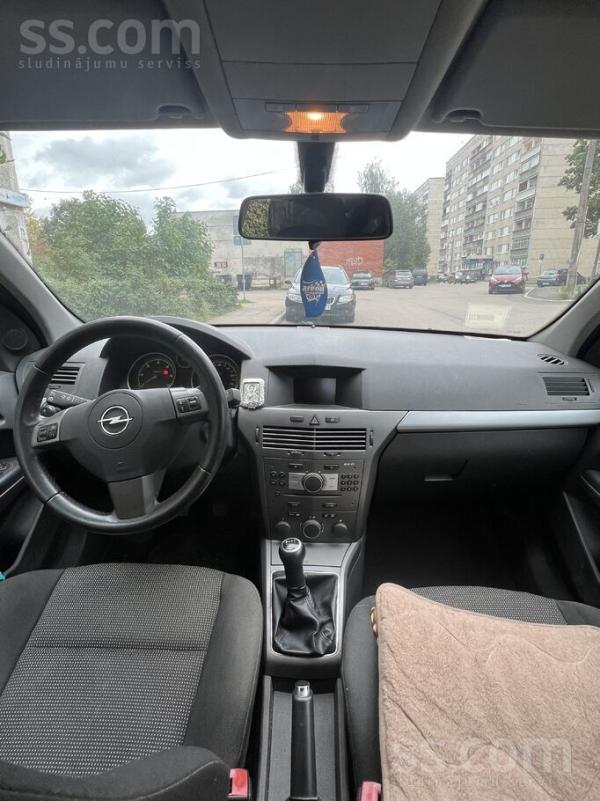 Blue Opel Astra 2006 in Daugavpils, with an engine capacity of 1.30 L and mileage of 226 thousand km for 1000 €, photo 9 on AUTOMOTO.COM.LV