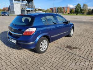 Blue Opel Astra 2006 in Valmiera, with an engine capacity of 1.80 L and mileage of 196 thousand km for 2050 €, photo 3 on AUTOMOTO.COM.LV