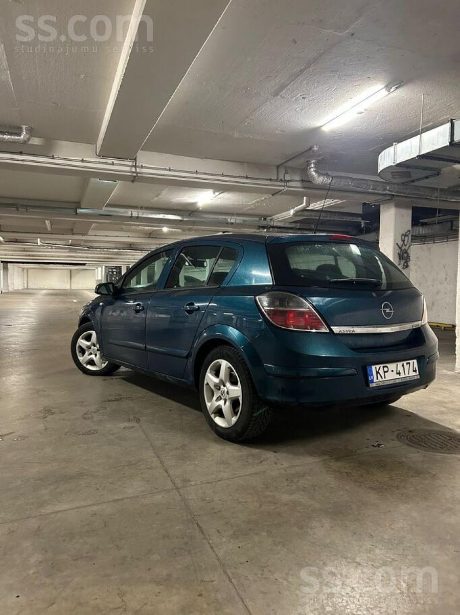 Blue Opel Astra 2007 in Liepaja, with an engine capacity of 1.70 L and mileage of 263 thousand km for 1750 €, photo 2 on AUTOMOTO.COM.LV