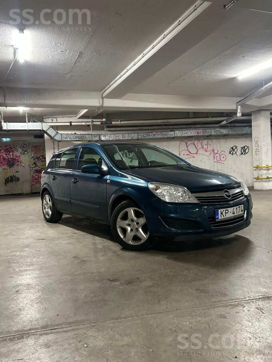 Blue Opel Astra 2007 in Liepaja, with an engine capacity of 1.70 L and mileage of 263 thousand km for 1750 €, photo 3 on AUTOMOTO.COM.LV