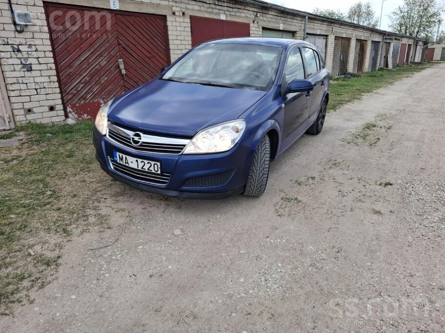 Blue Opel Astra 2007 in Riga, with an engine capacity of 1.90 L and mileage of 305 thousand km for 800 €, photo 1 on AUTOMOTO.COM.LV